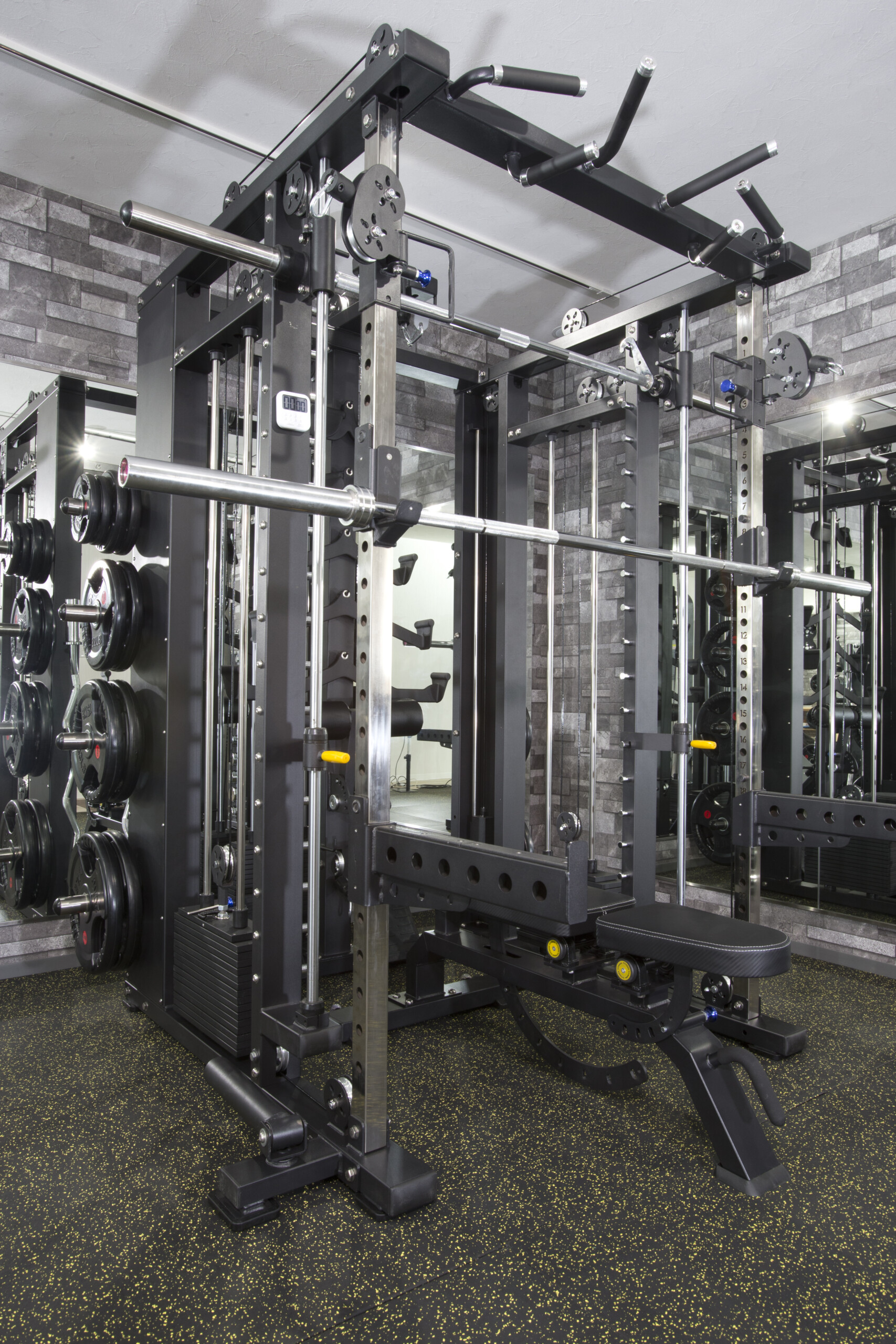 ②県内最高峰のマシン施設 | パーソナルジム GOLDEN ERA